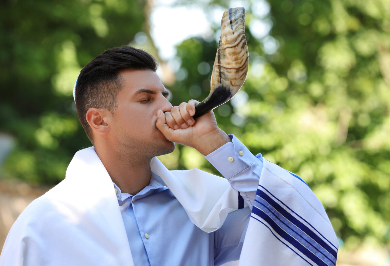 Weekly Devotional: The Trumpets Are Blowing - CBN Israel